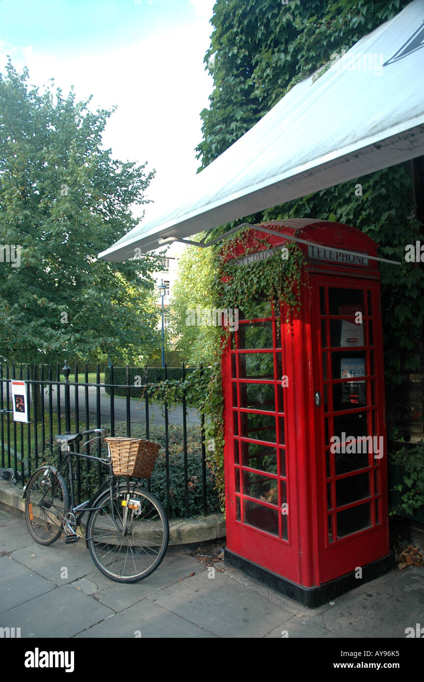 Vintage telephonebox hi-res stock photography and images - Alamy