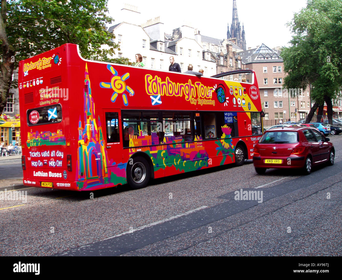 SIGHTSEEING BUS IN EDINBURGH Stock Photo - Alamy
