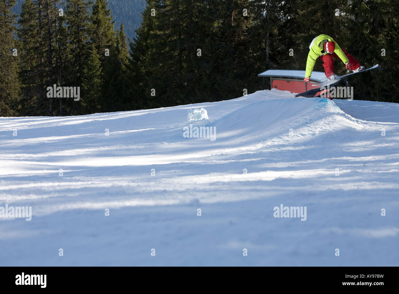 SNOWBOARDER ON RAIL BOX Stock Photo - Alamy