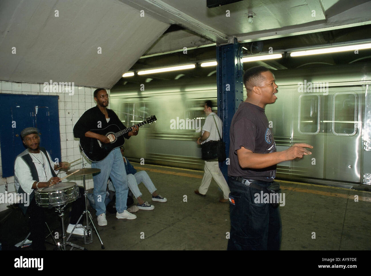 New york subway band hi-res stock photography and images - Alamy