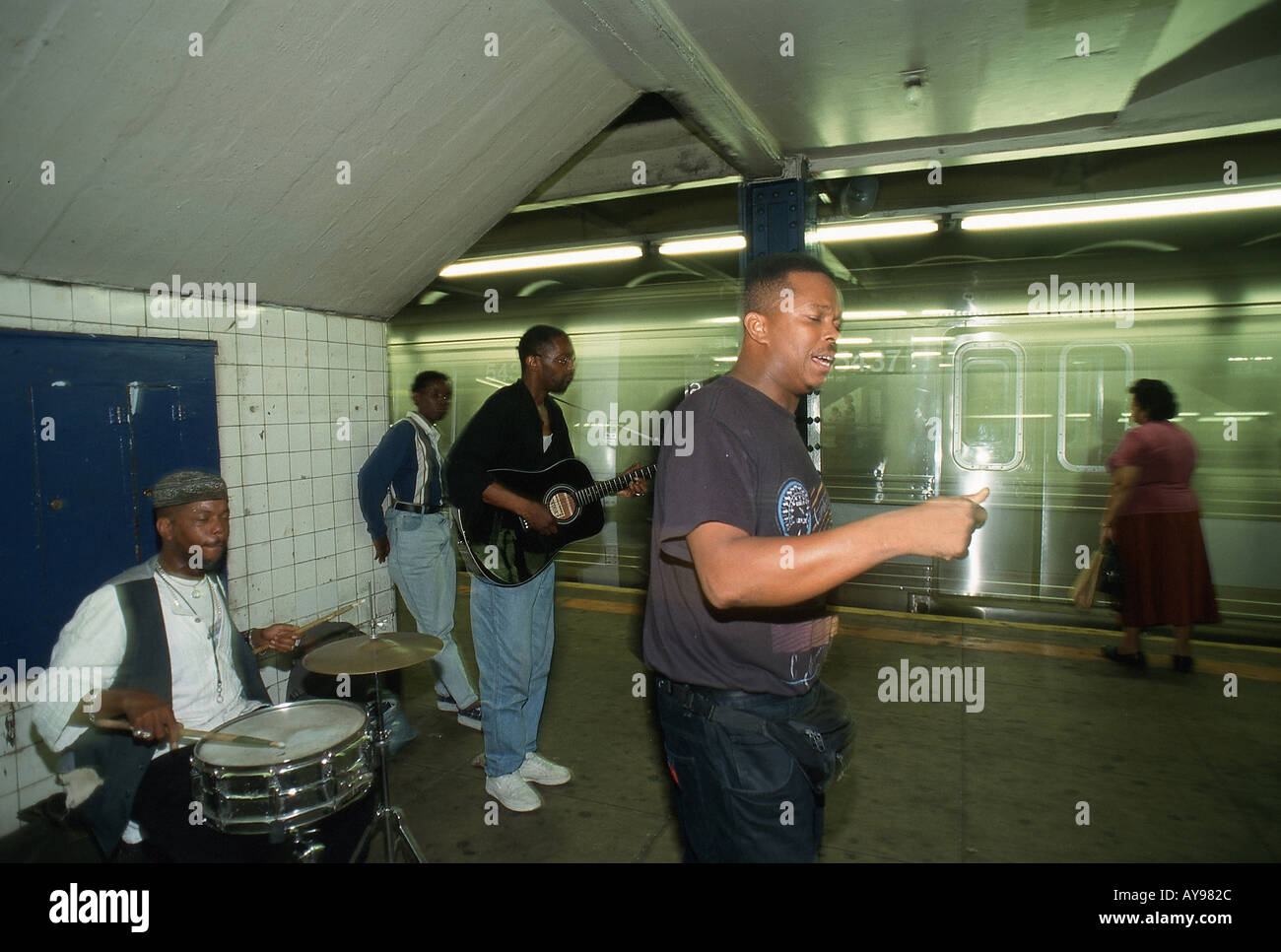 New york subway band hi-res stock photography and images - Alamy