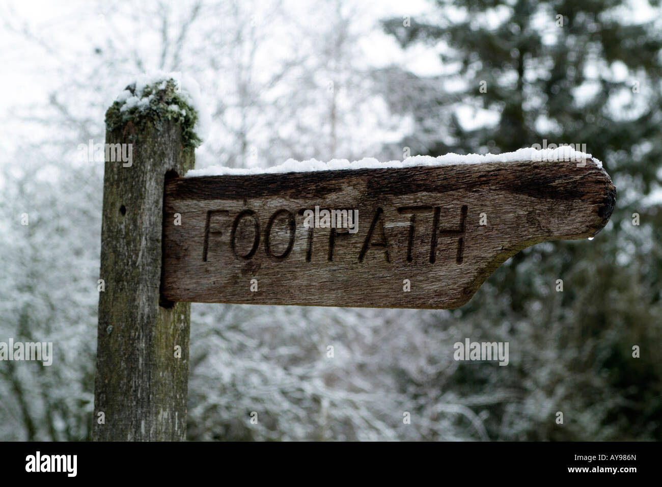Footpath wooden sign hi-res stock photography and images - Alamy