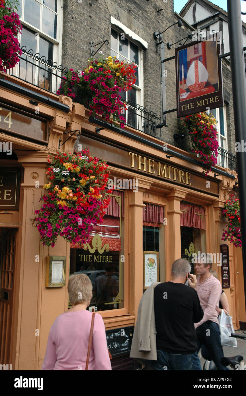 The mitre pub hi-res stock photography and images - Alamy
