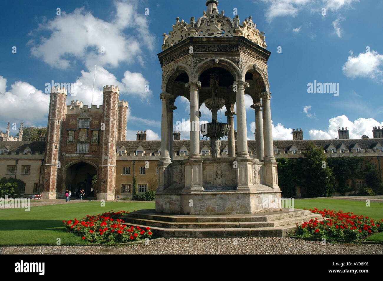 Main gate trinity college cambridge hi-res stock photography and images ...