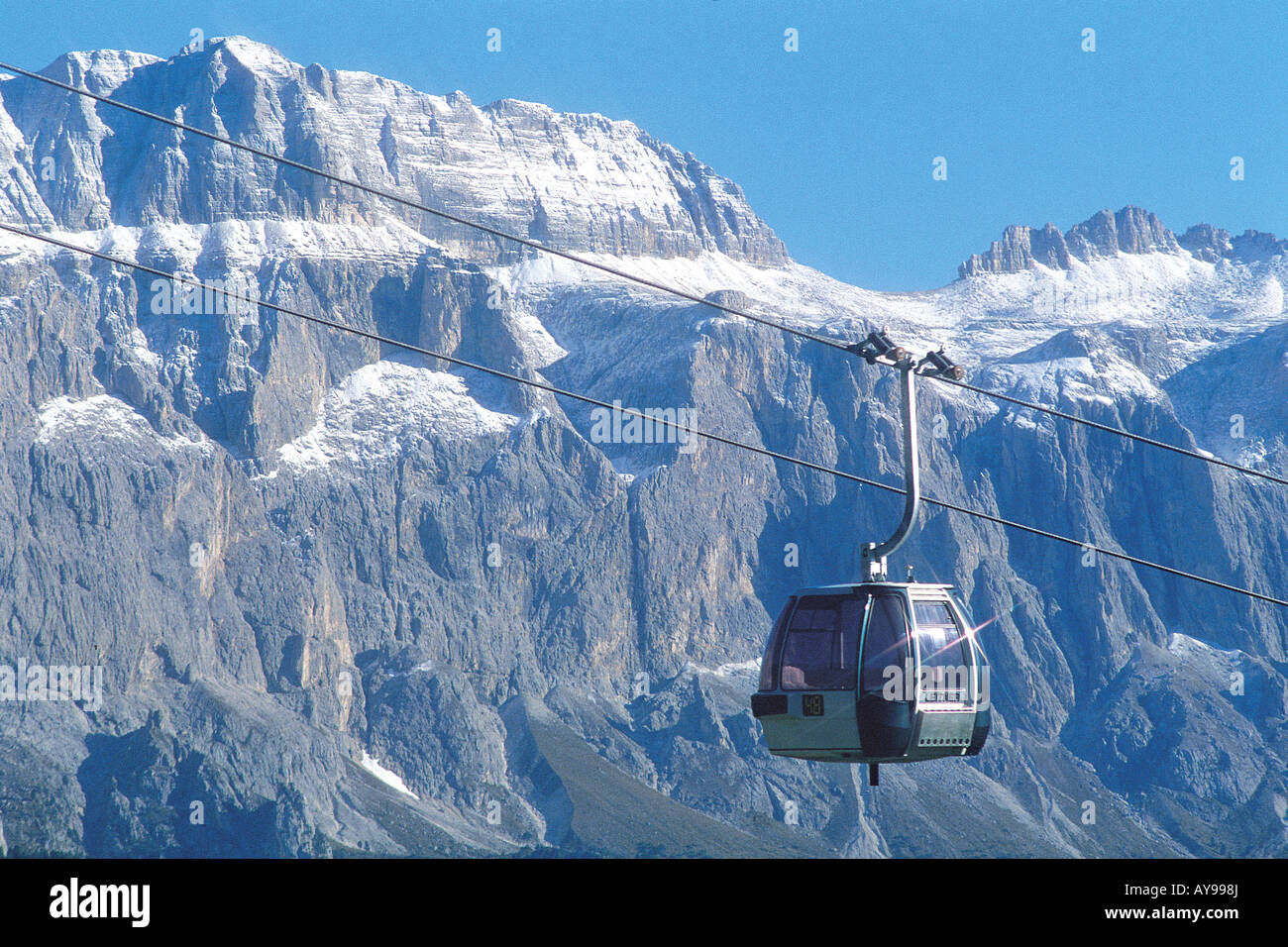 CABLE CAR AND MOUNTAINSIDE IN SELVA GARDENA ITALY Stock Photo - Alamy