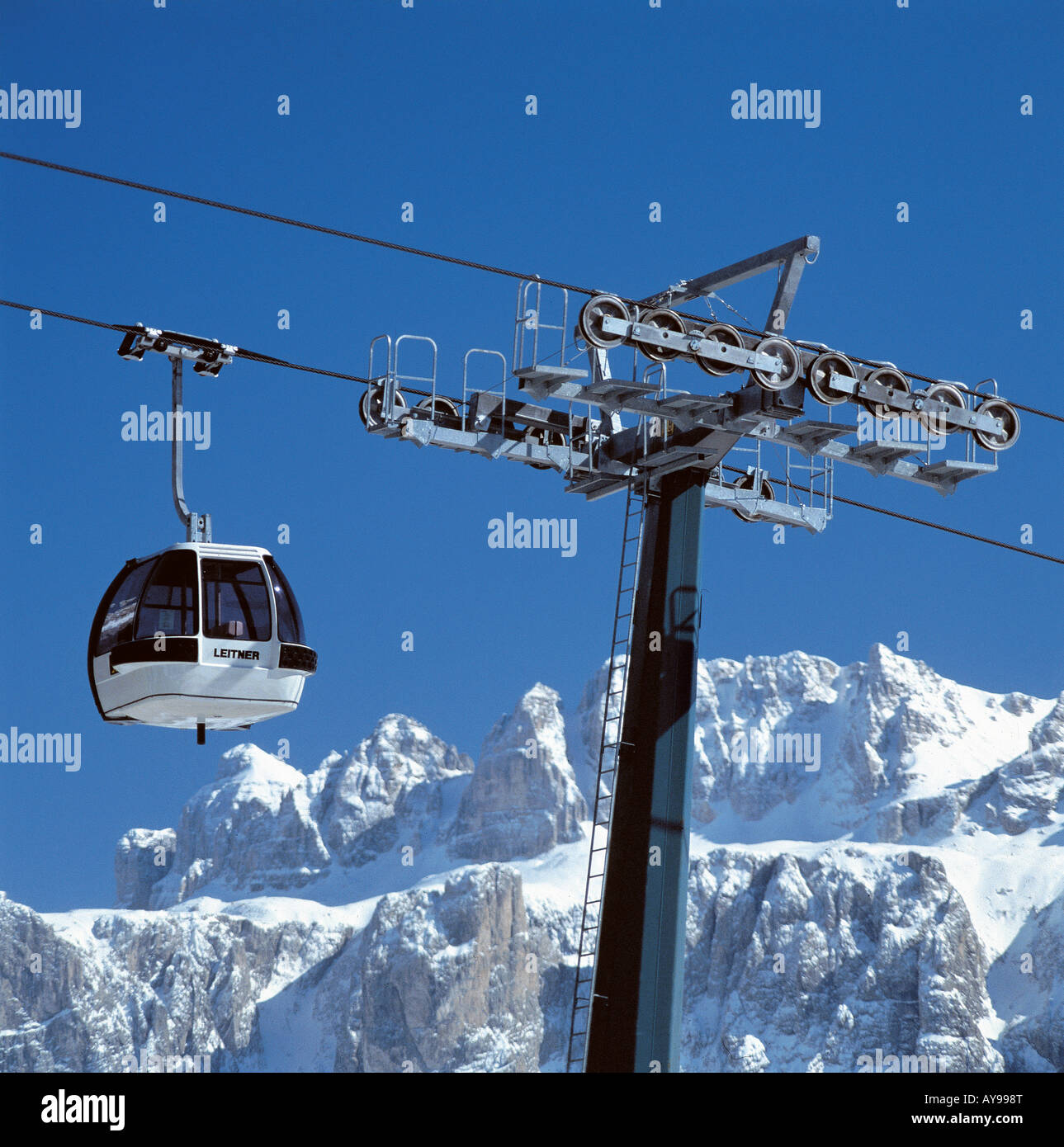 CABLE CAR AND MOUNTAINSIDE IN SELVA GARDENA ITALY Stock Photo - Alamy