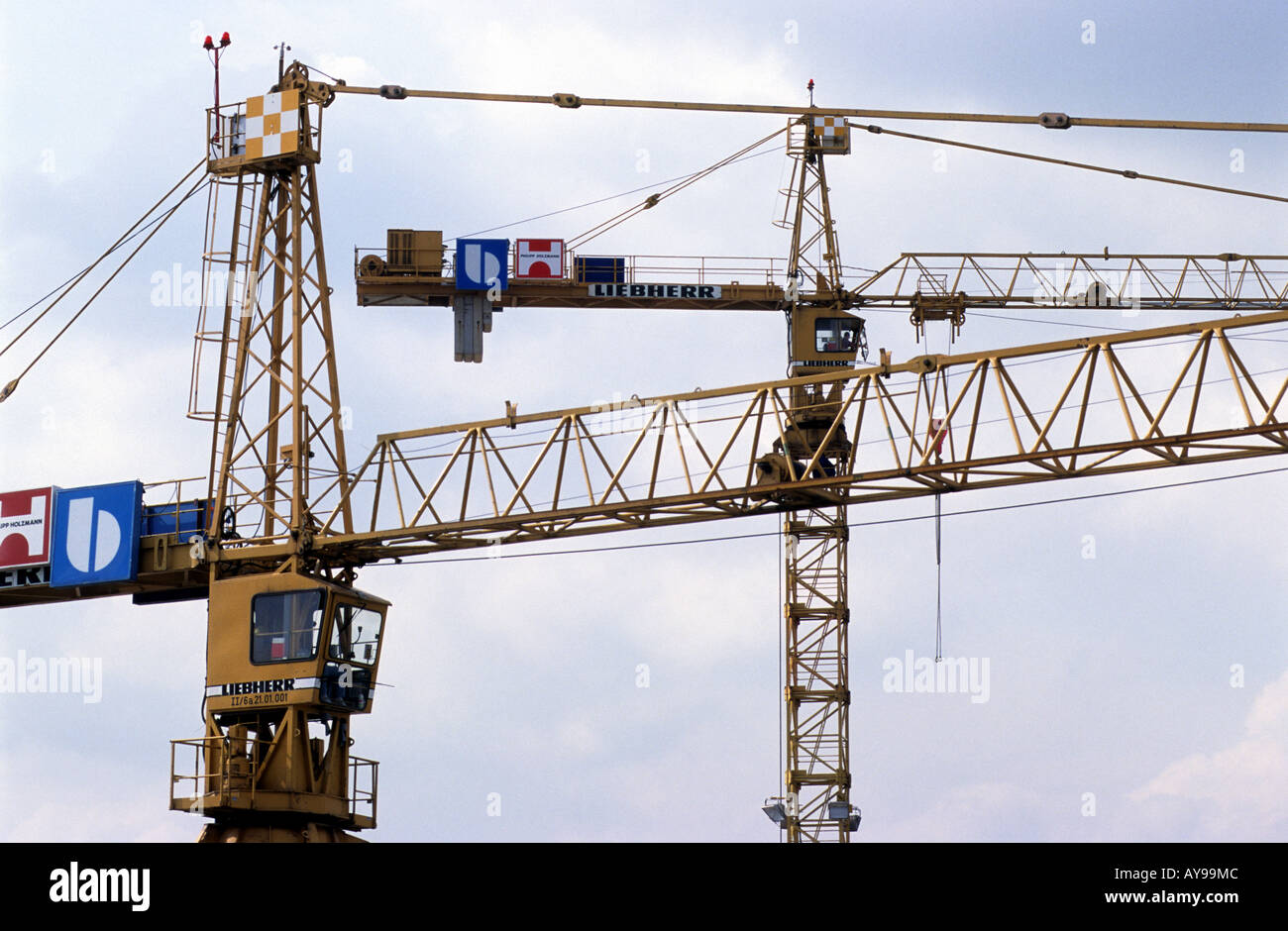 Tower cranes working on a new passenger terminal at Dusseldorf ...