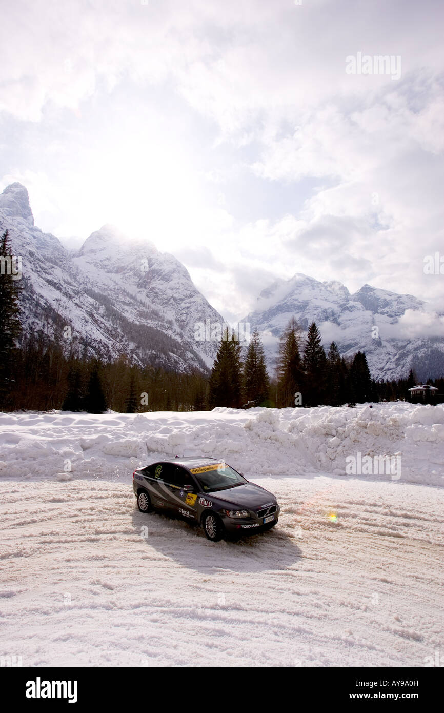 Car sliding on ice hi-res stock photography and images - Alamy