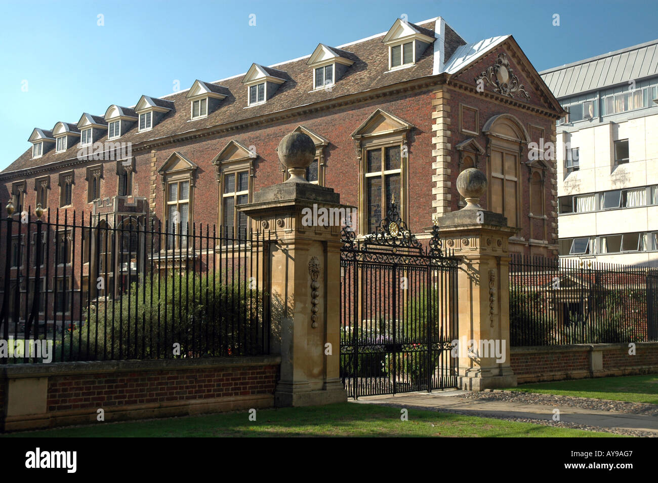 Gate and building of St Catharine's College in Cambridge Stock Photo ...