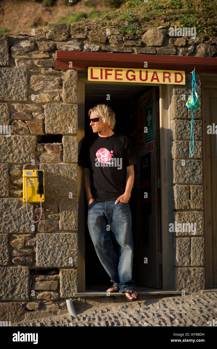 Robin kent stands in lifeguards hut hi-res stock photography and images ...