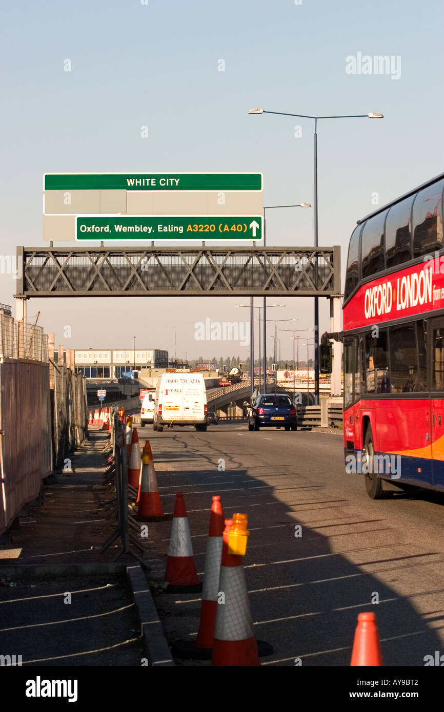A40 road sign london hi-res stock photography and images - Alamy
