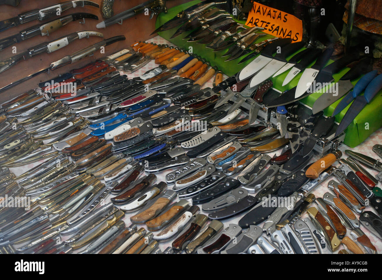 Knives sale in shop window hi-res stock photography and images - Alamy
