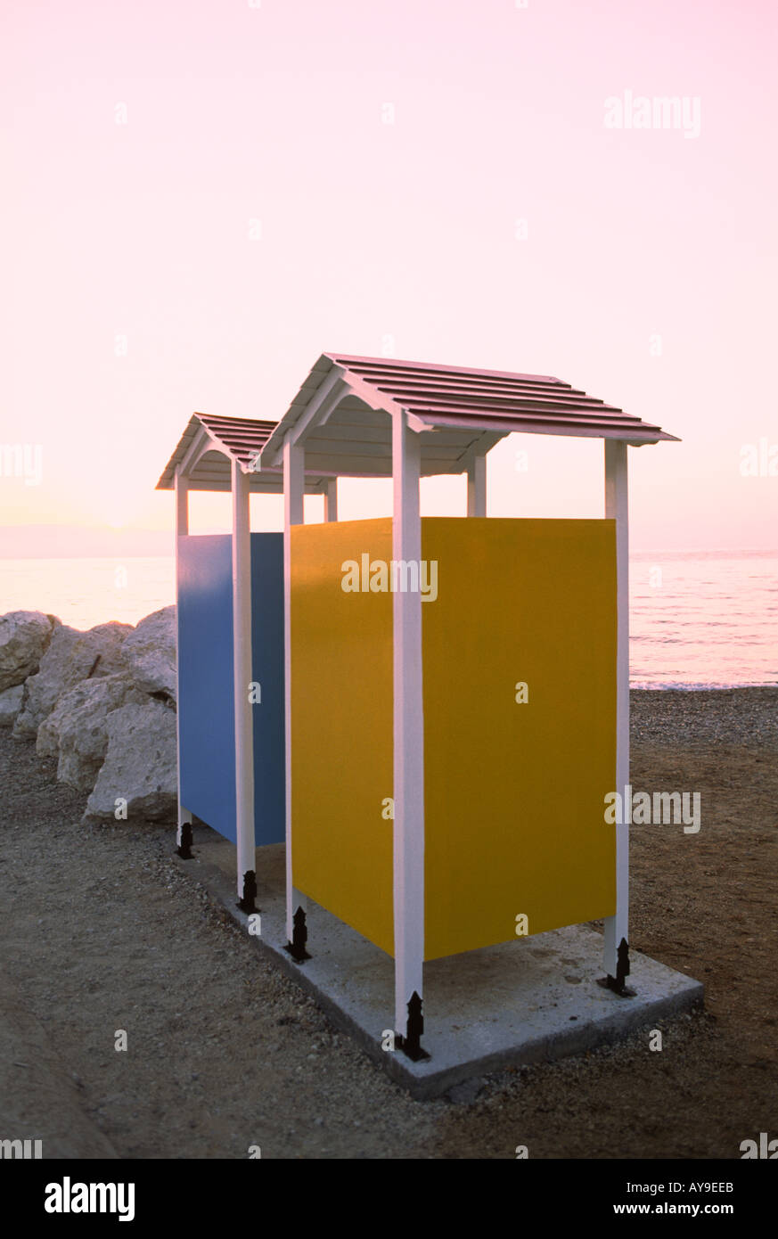Coastal outdoor shower hi-res stock photography and images - Alamy