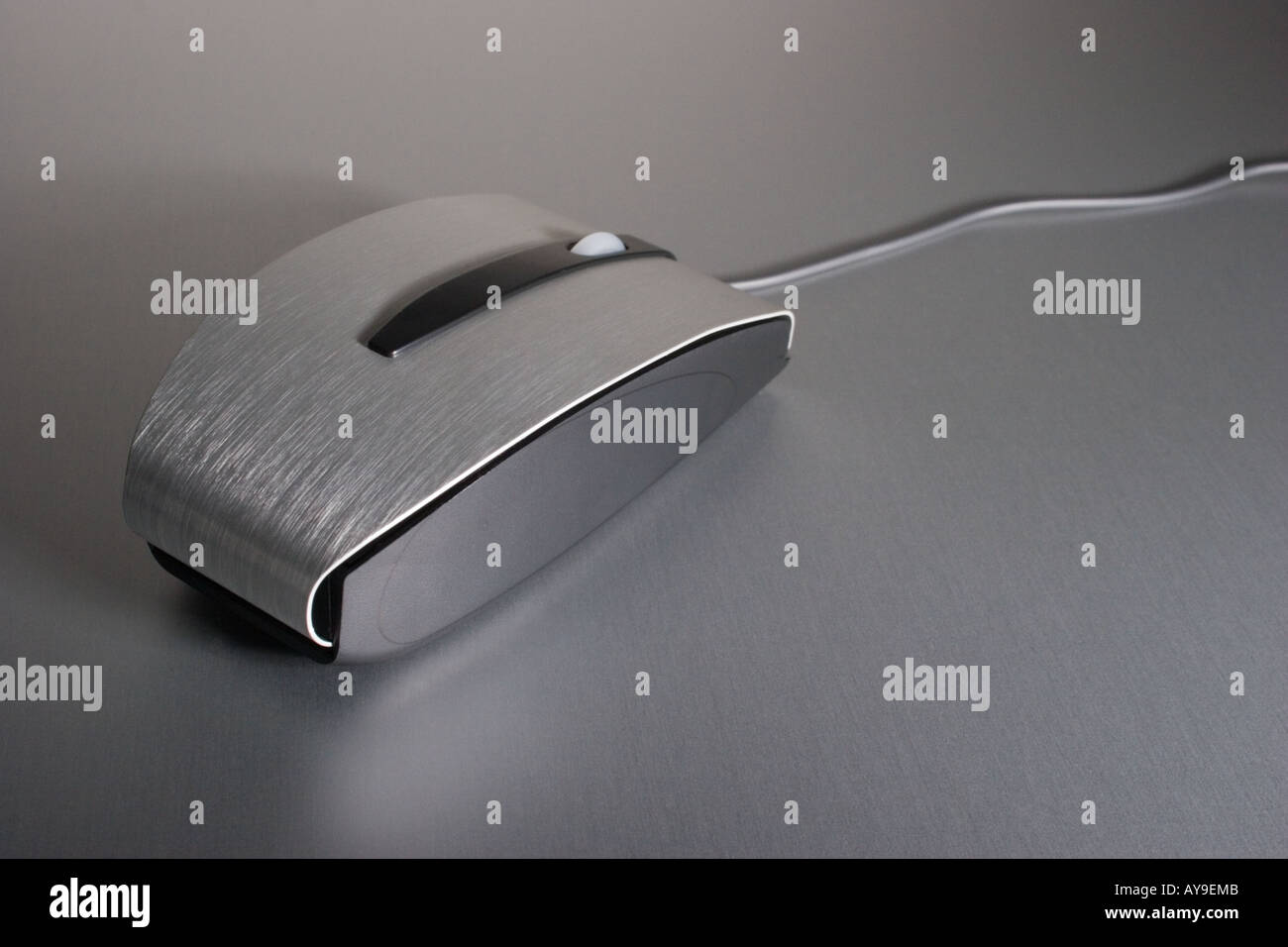silver computer mouse on office desk Stock Photo - Alamy