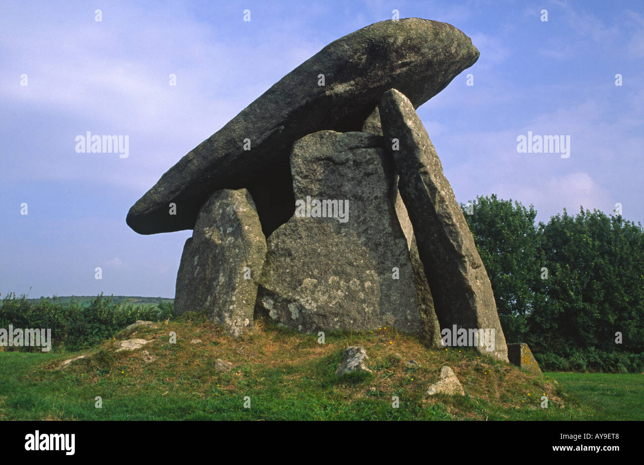 Trethevy quoit cornwall hi-res stock photography and images - Alamy