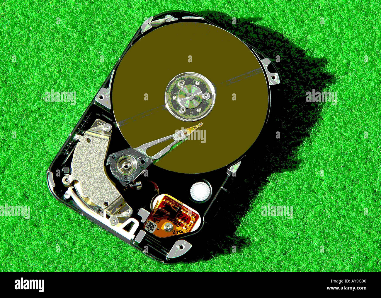 Ausgebaute geoeffnete Festplatte eines Computers Stock Photo - Alamy