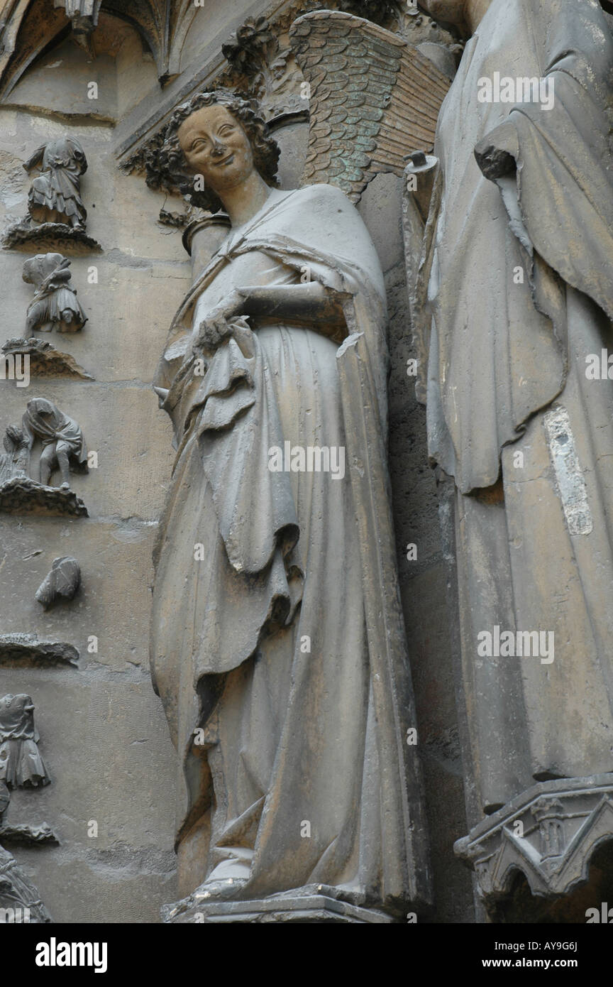Smiling Angel Statue at Front Doorway, Cathedral of Notre-Dame, Reims ...