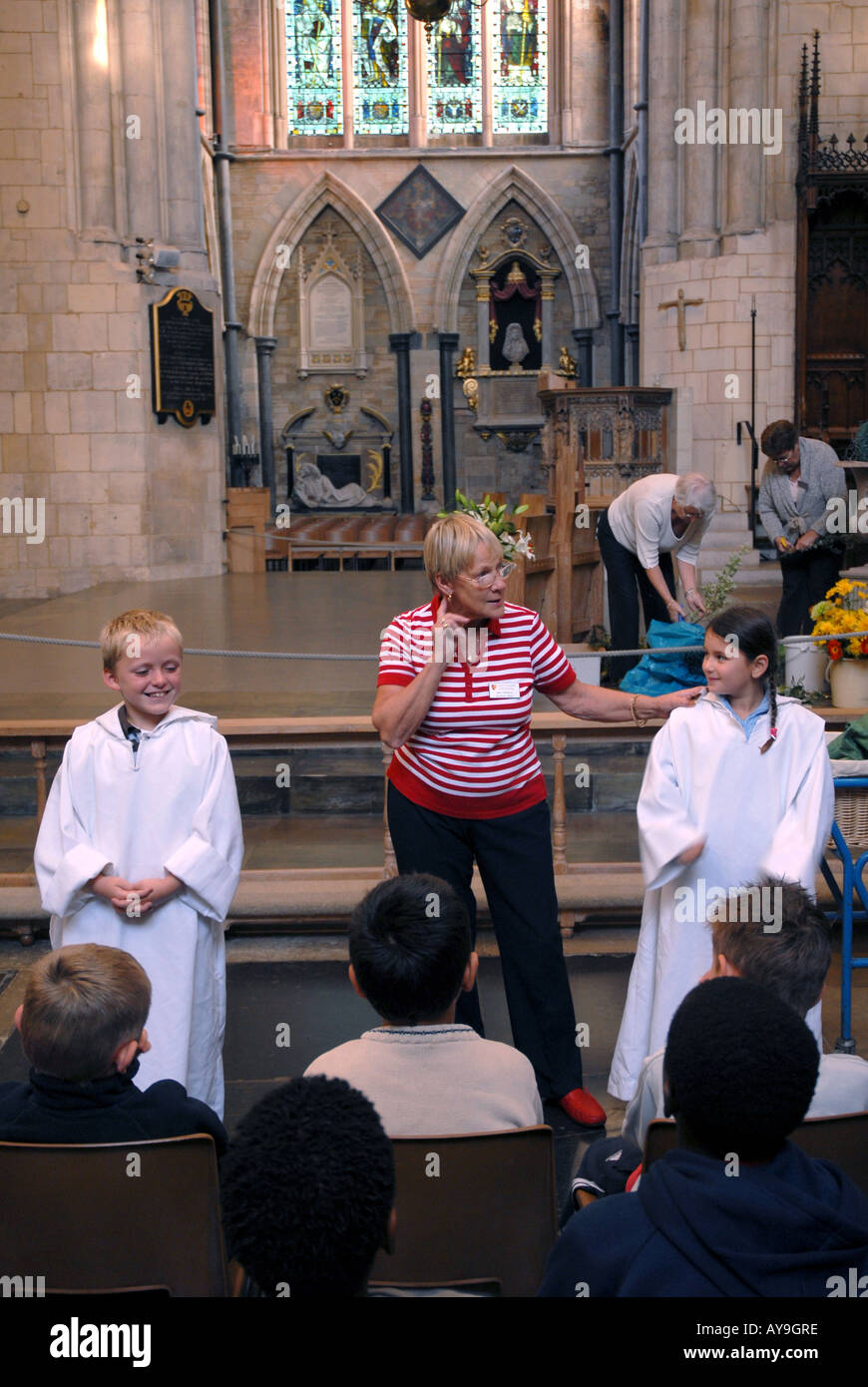 NUN TEACHING RELIGIOUS ISSUES TO PUPILS IN SOUTHWARK CATHEDRALS OCTOBER ...