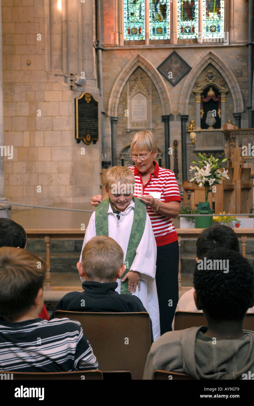 NUN TEACHING RELIGION AND HOW TO DRESS TO PUPILS IN SOUTHWARK ...