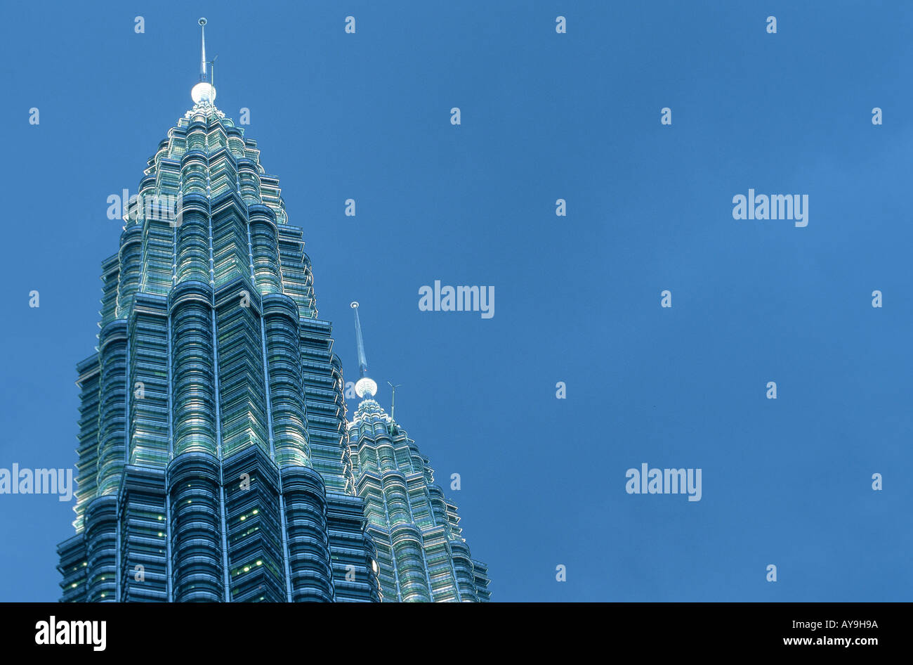 Die Spitzen der Petronas Twin Towers Kuala Lumpur Malaysien Stock Photo ...