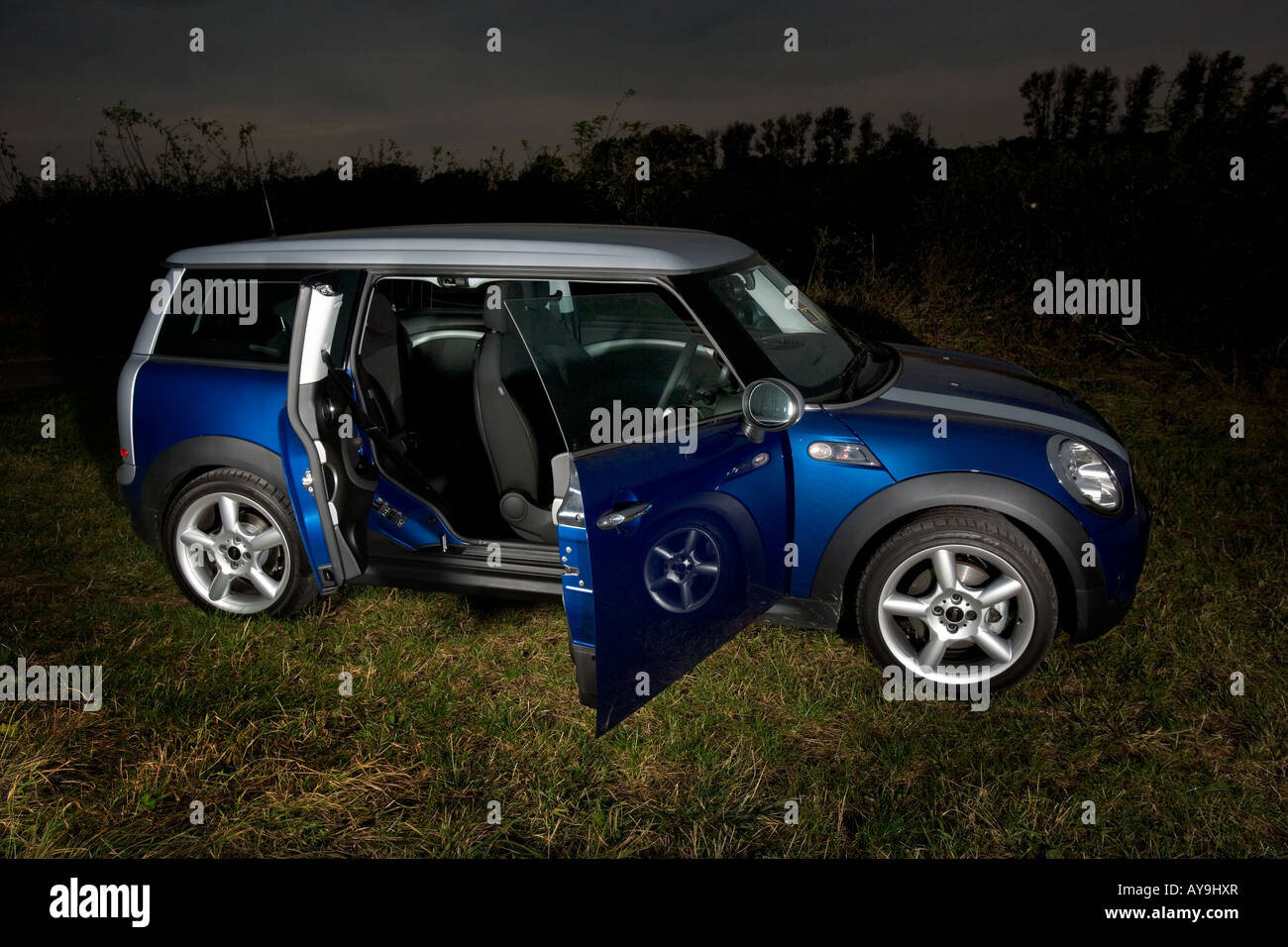 MINI CLUBMAN COOPER S DRAK BLUE Stock Photo - Alamy