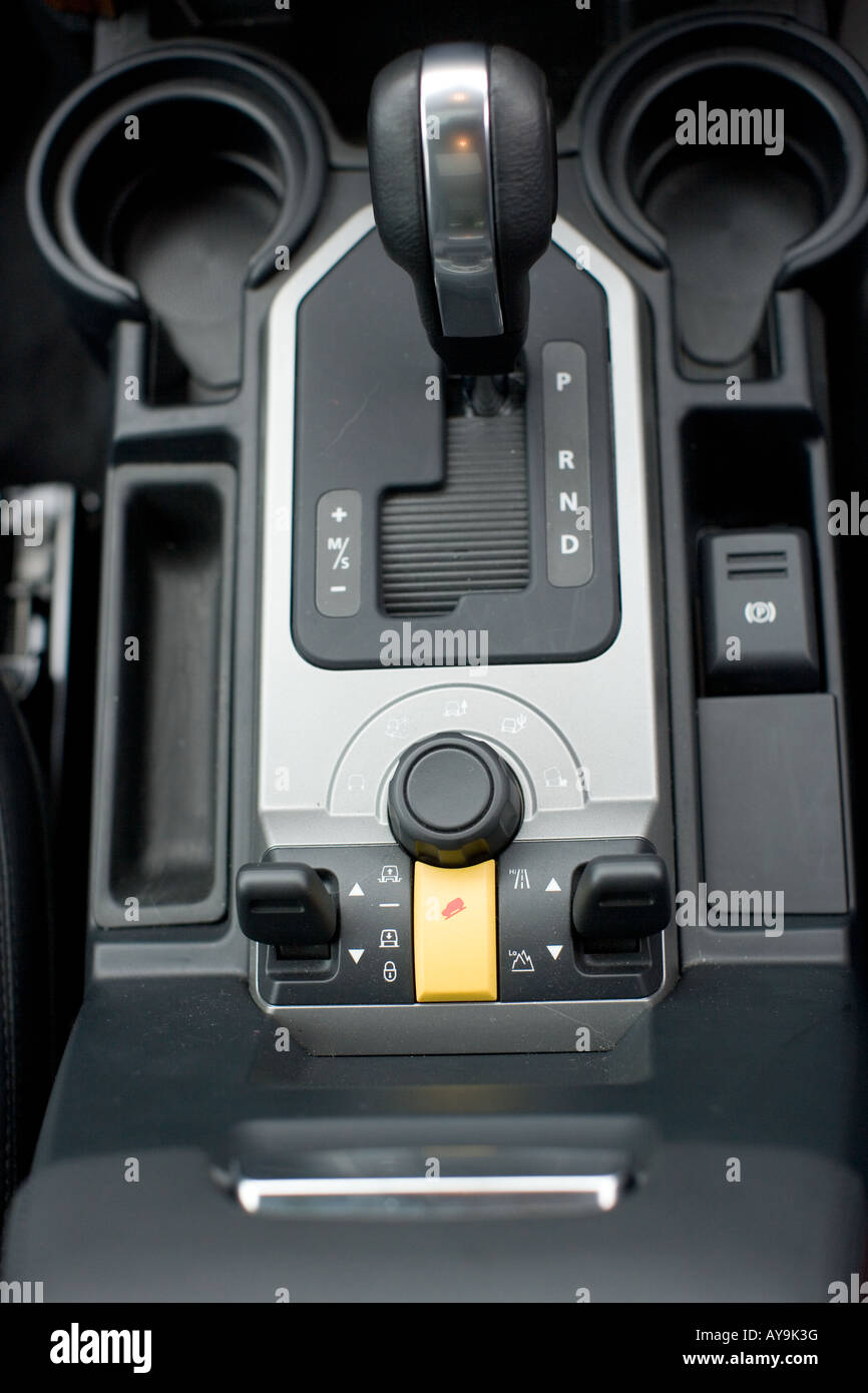 Land rover discovery 3 hi-res stock photography and images - Alamy