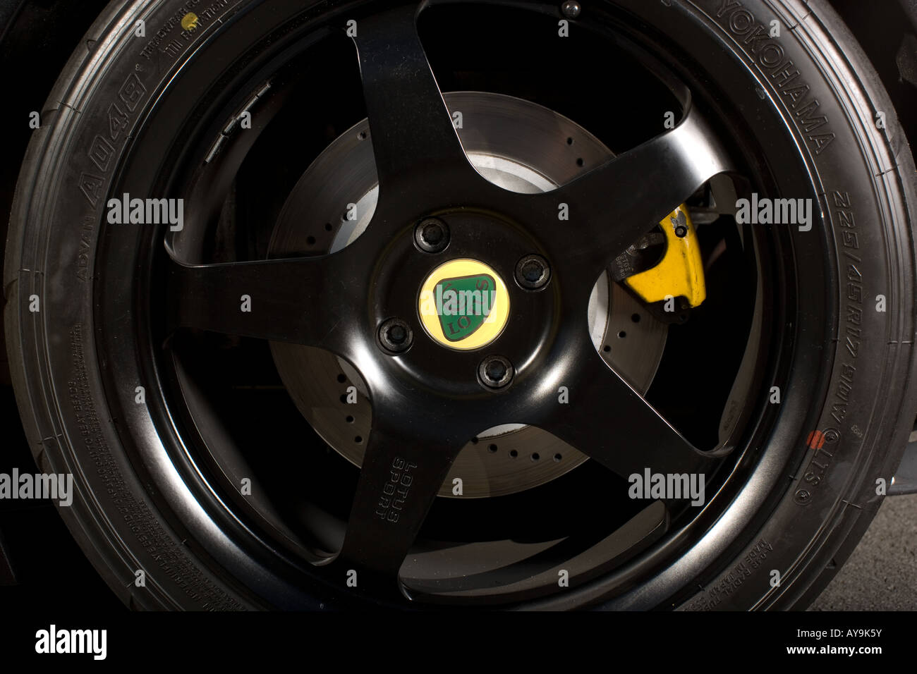 Black sport rims hi-res stock photography and images - Alamy