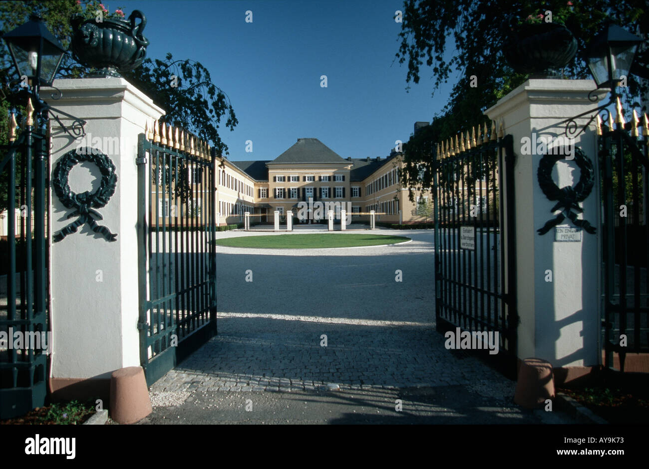 Schloss johannisberg hi-res stock photography and images - Alamy