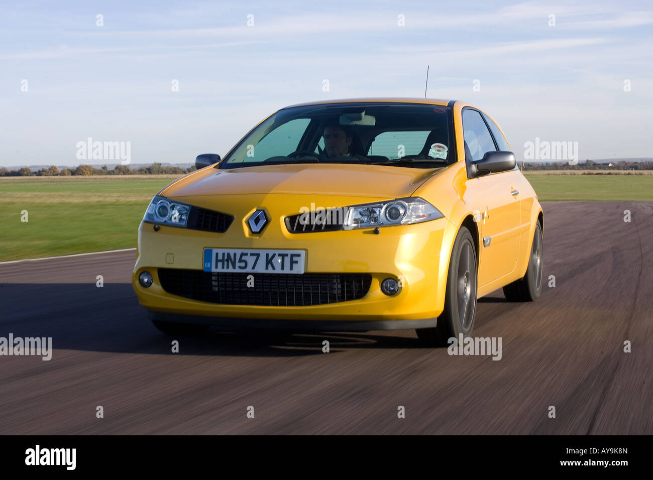 RENAULT MEGANE R26 YELLOW THRUXTON RACE TRACK 2008 Stock Photo - Alamy