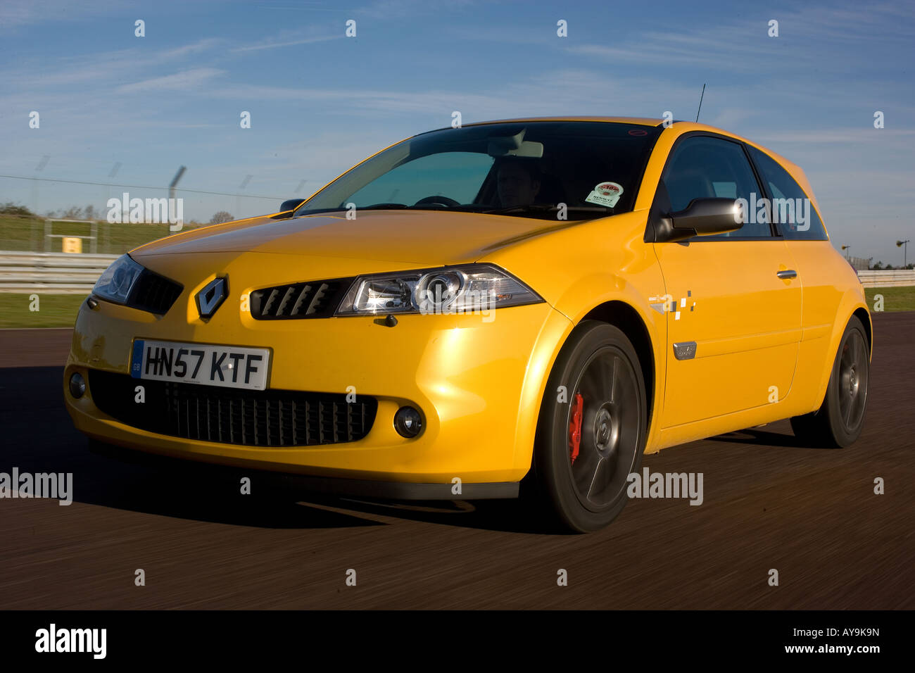 RENAULT MEGANE R26 YELLOW THRUXTON RACE TRACK 2008 Stock Photo - Alamy