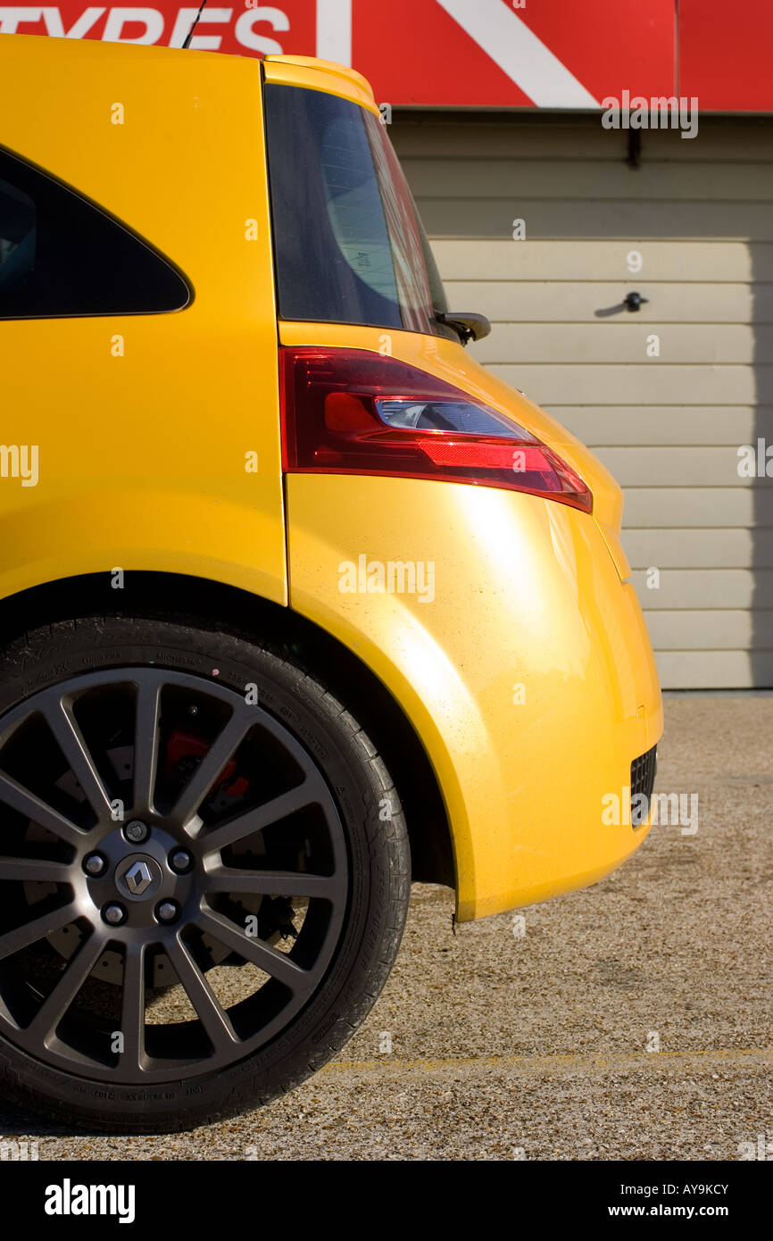 RENAULT MEGANE R26 YELLOW THRUXTON RACE TRACK 2008 Stock Photo - Alamy