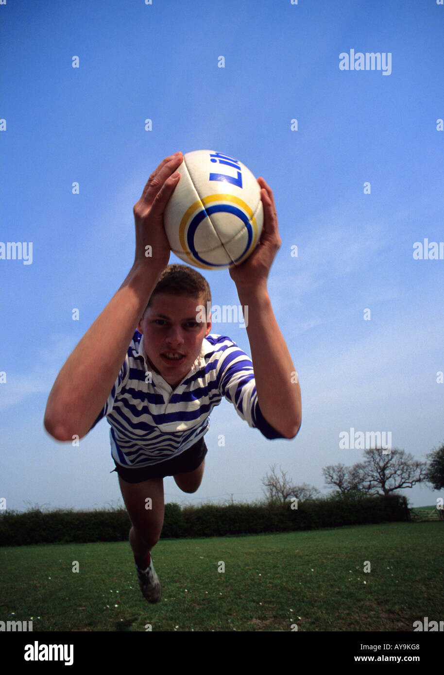 Rugby player diving towards try line hi-res stock photography and ...
