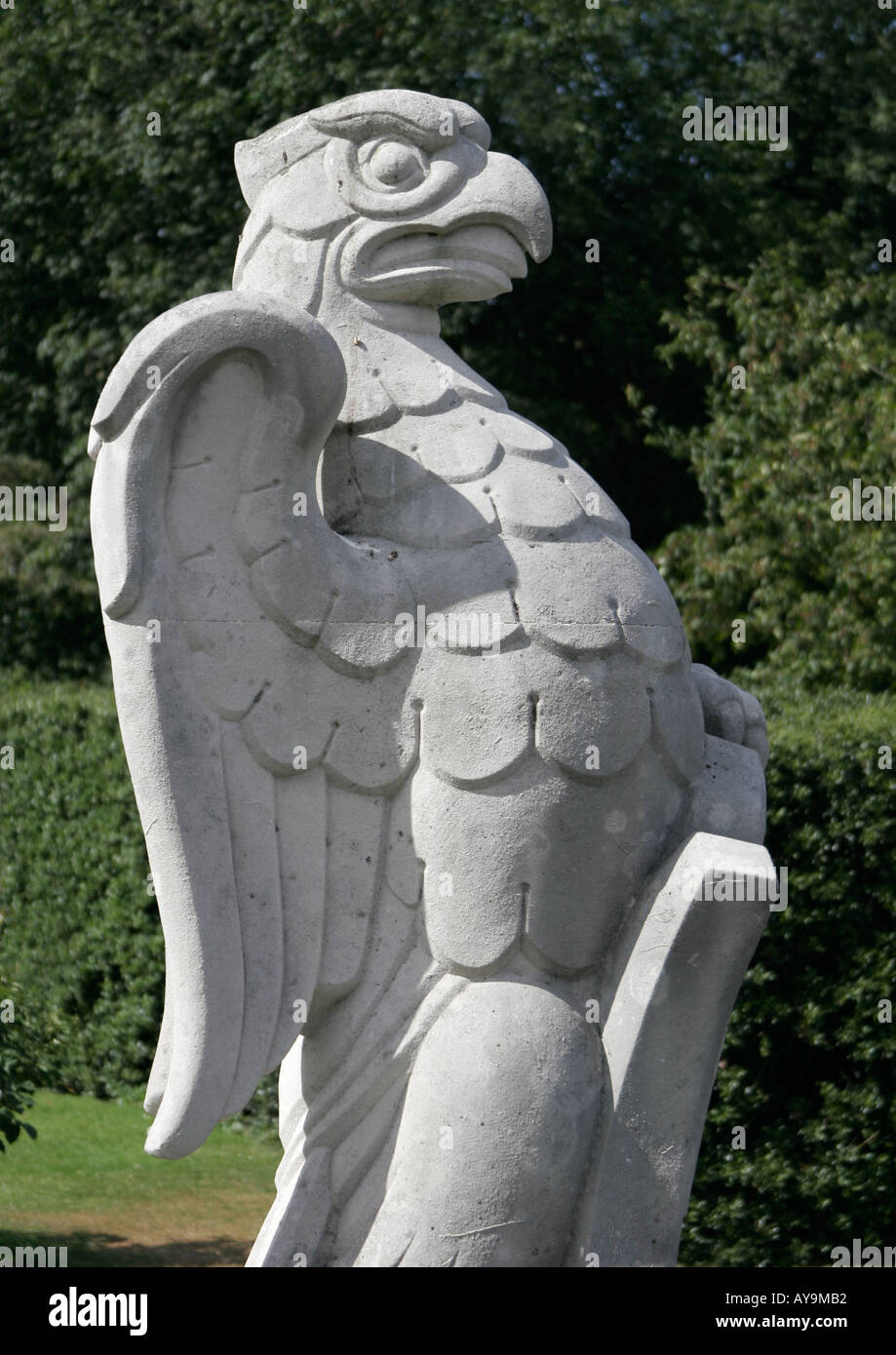 Griffin Statue - Kew Gardens, London Stock Photo - Alamy