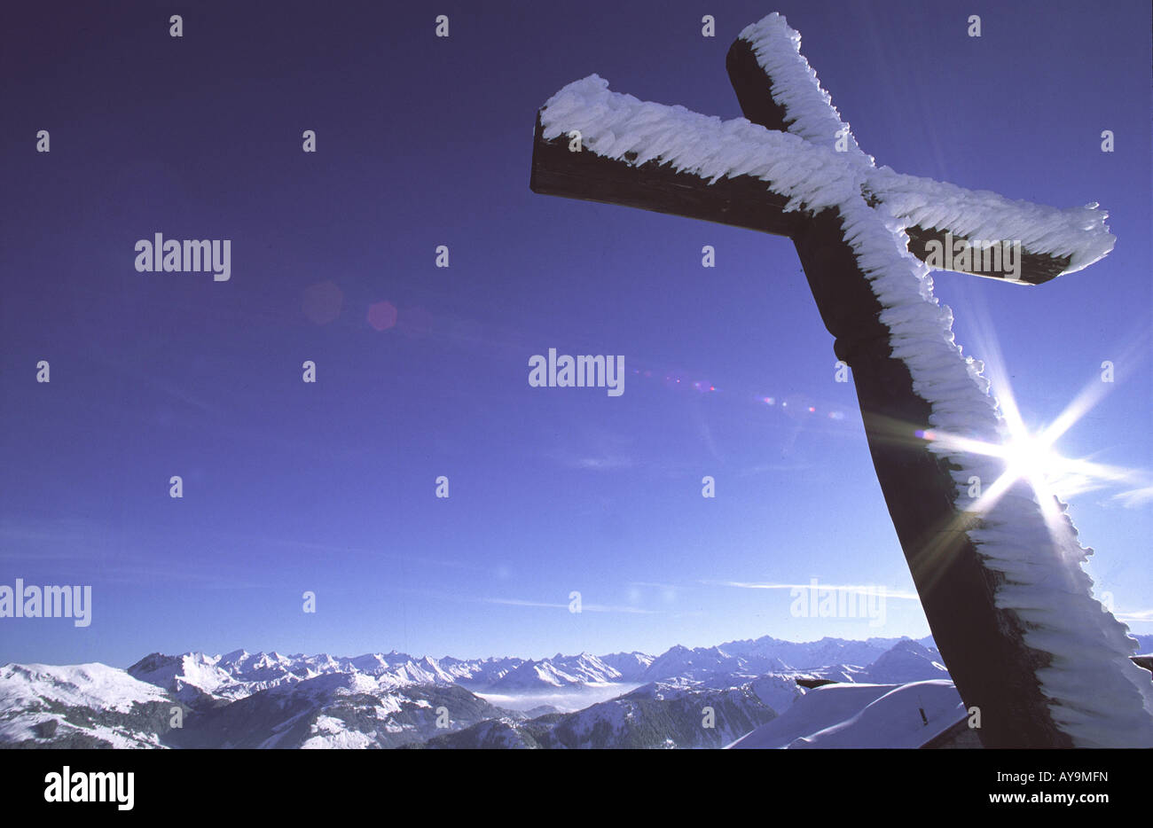 SNOW COVERED CRUCIFIX AT TOP OF MOUNTAIN, KITZBUEHEL AUSTRIA Stock ...