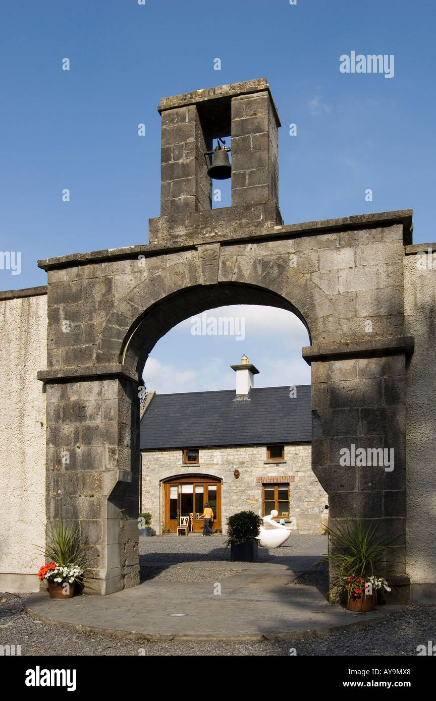 Irish castle stables hi-res stock photography and images - Alamy