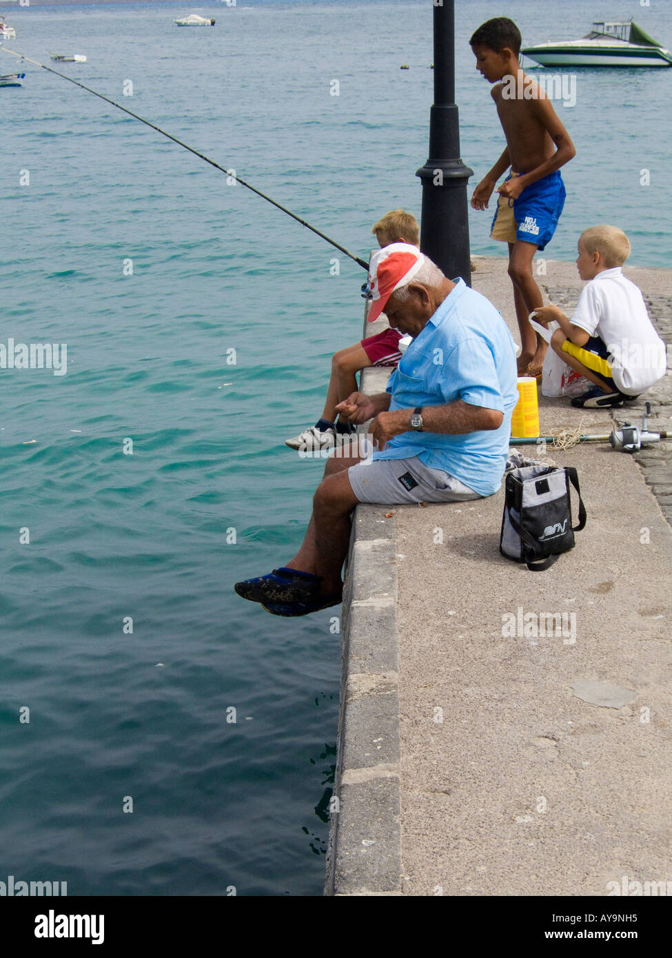 Handline fishing hi-res stock photography and images - Alamy