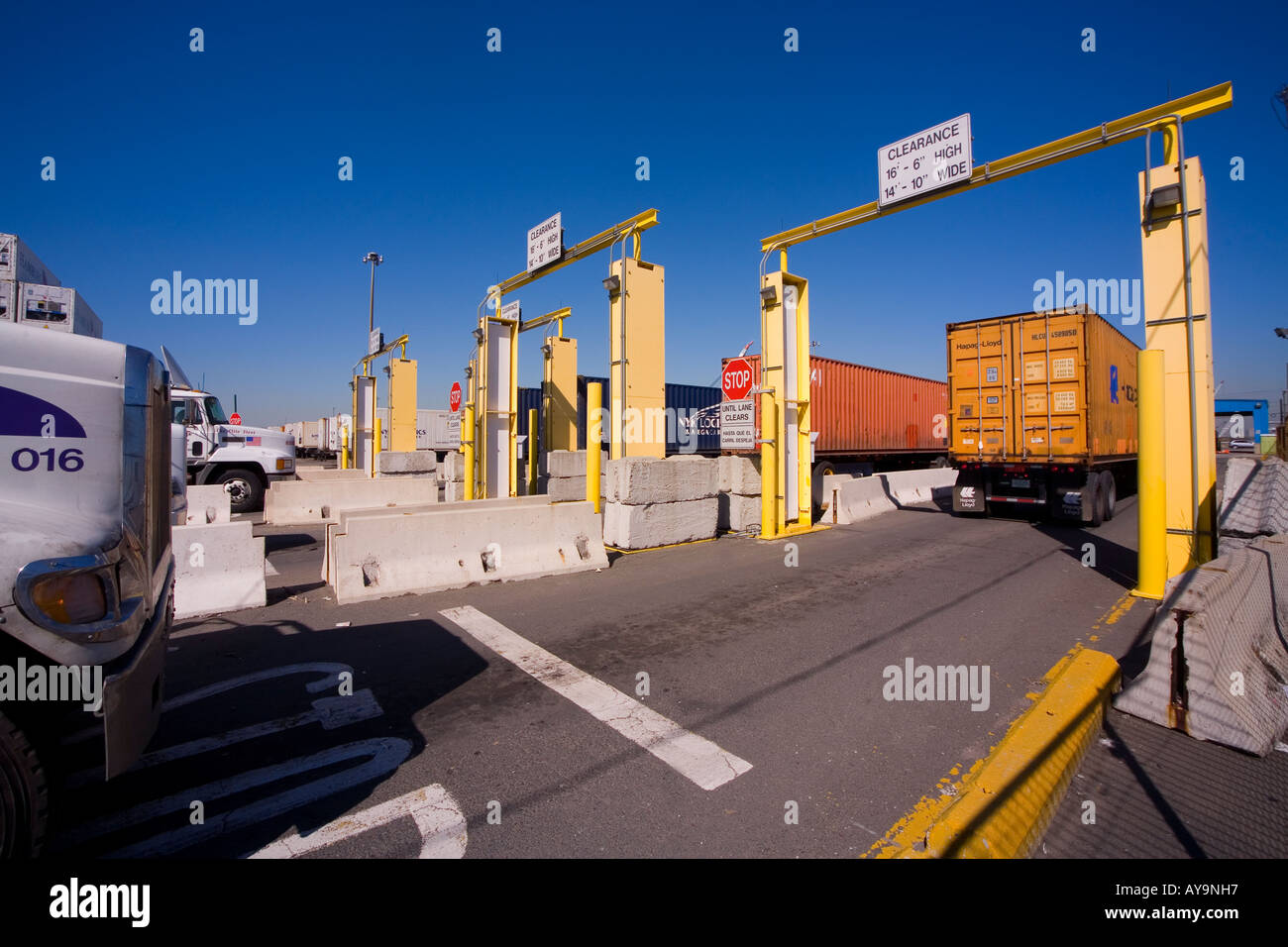 Radiation detector hi-res stock photography and images - Alamy