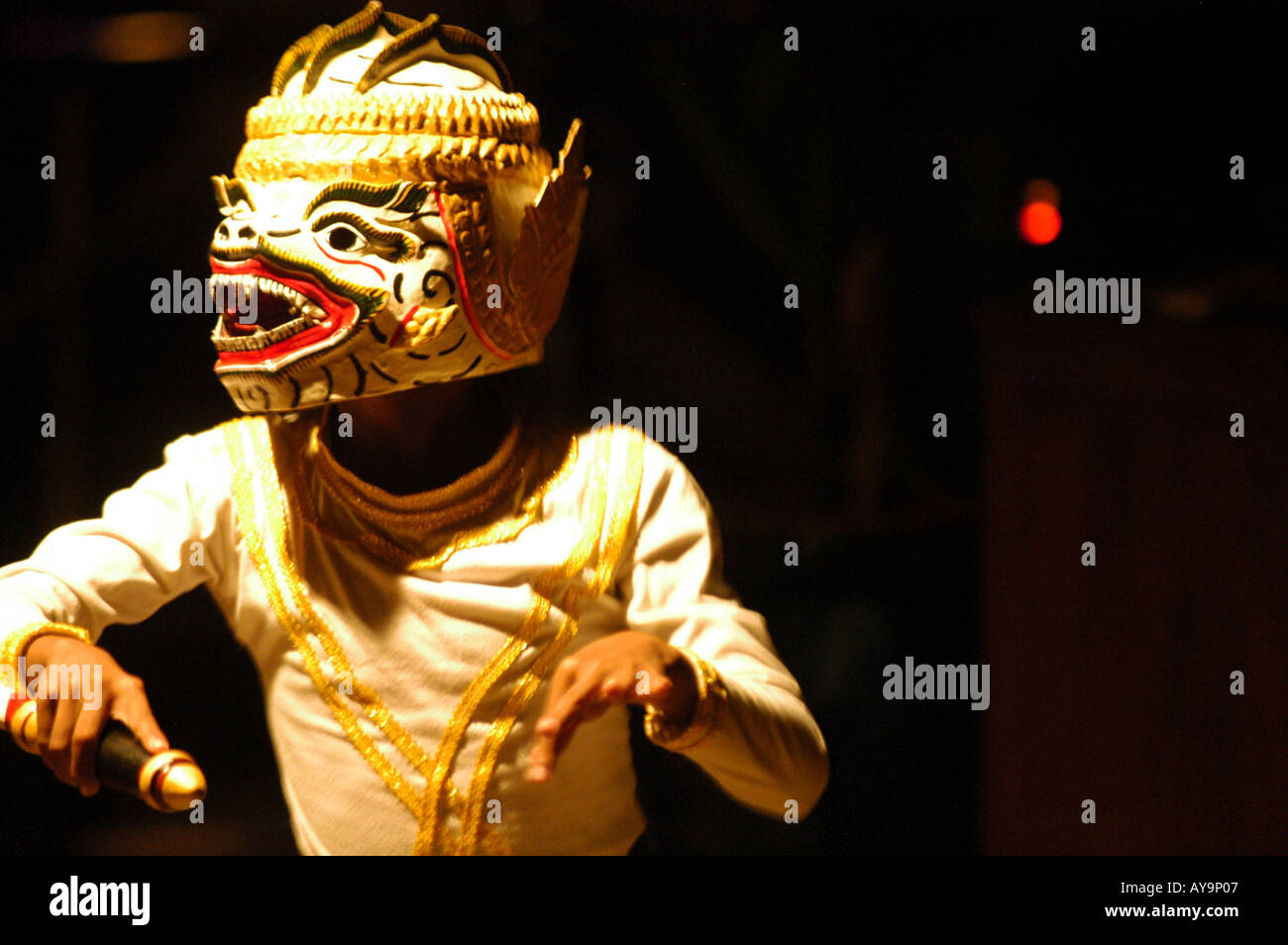 Cambodian traditional dances hi-res stock photography and images - Alamy