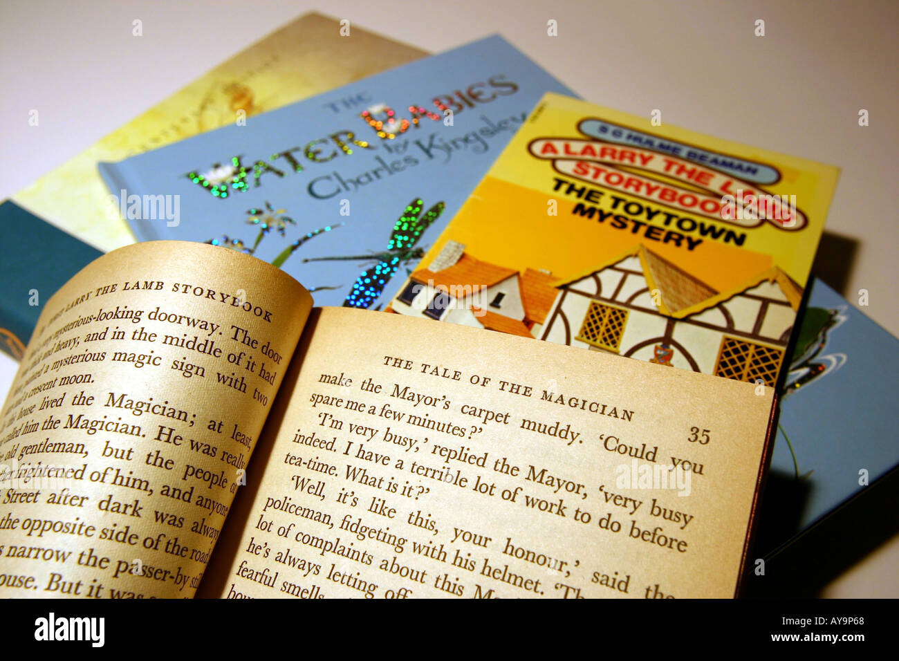 Childrens books hi-res stock photography and images - Alamy