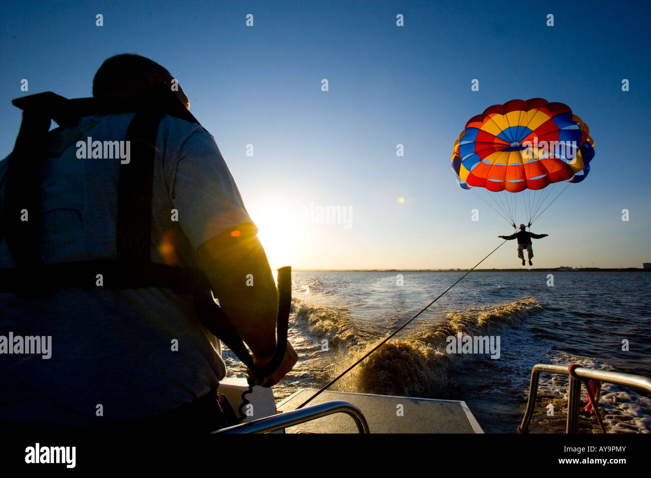 Two people on parasail hi-res stock photography and images - Alamy