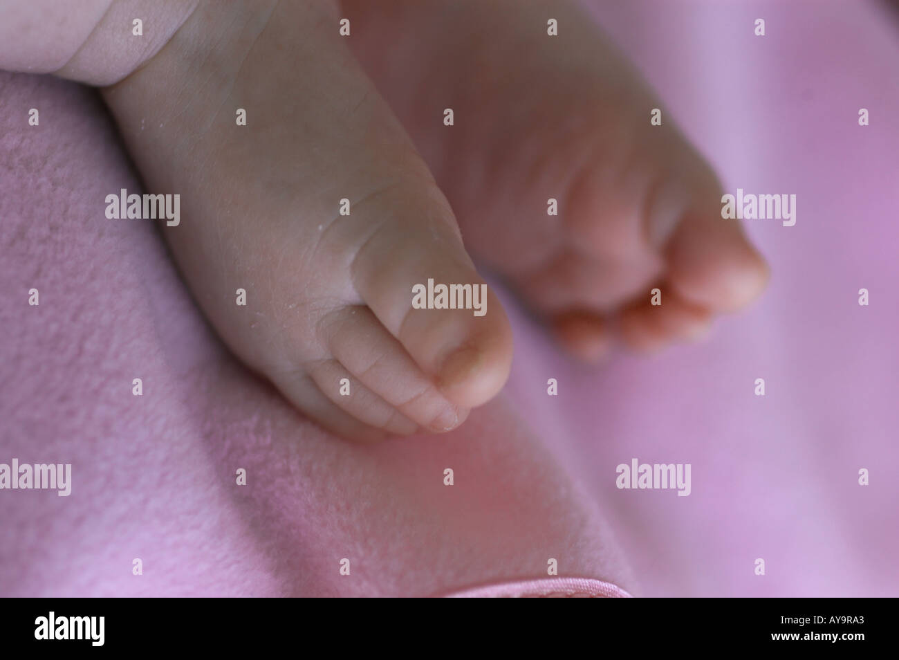 Newborns toes hi-res stock photography and images - Alamy