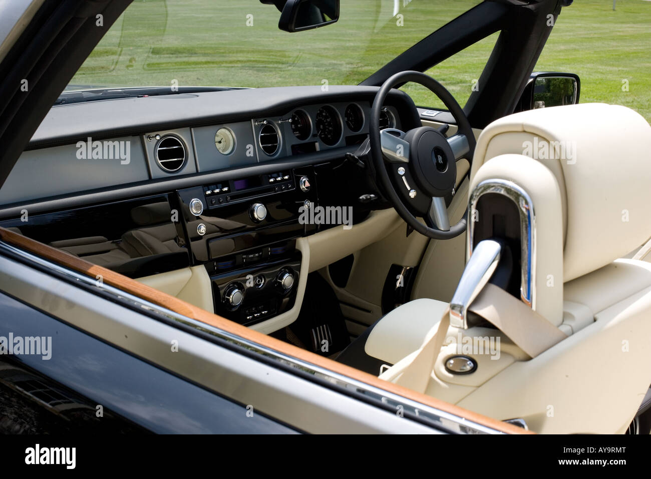 ROLLS ROYCE RR PHANTOM DROPHEAD COUPE BLACK Stock Photo - Alamy