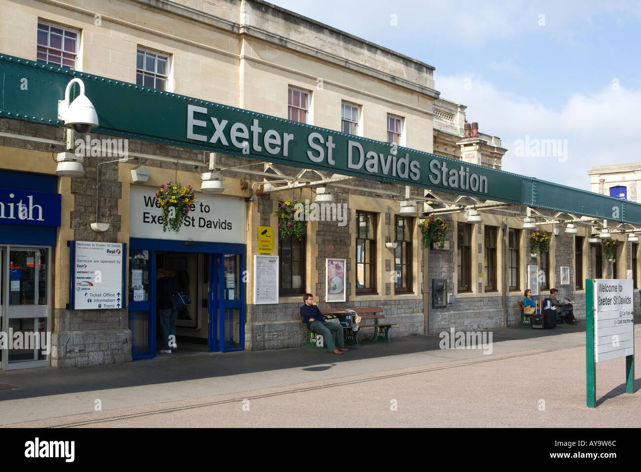 Exeter st davids station hi-res stock photography and images - Alamy