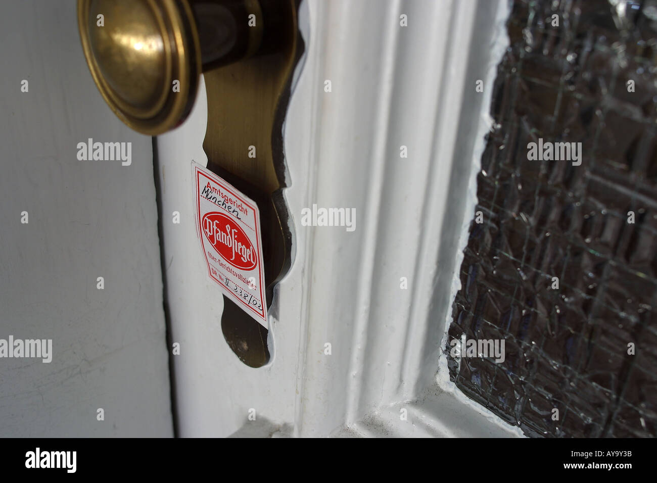 Pfandsiegel an einem Tuerschloss Stock Photo - Alamy