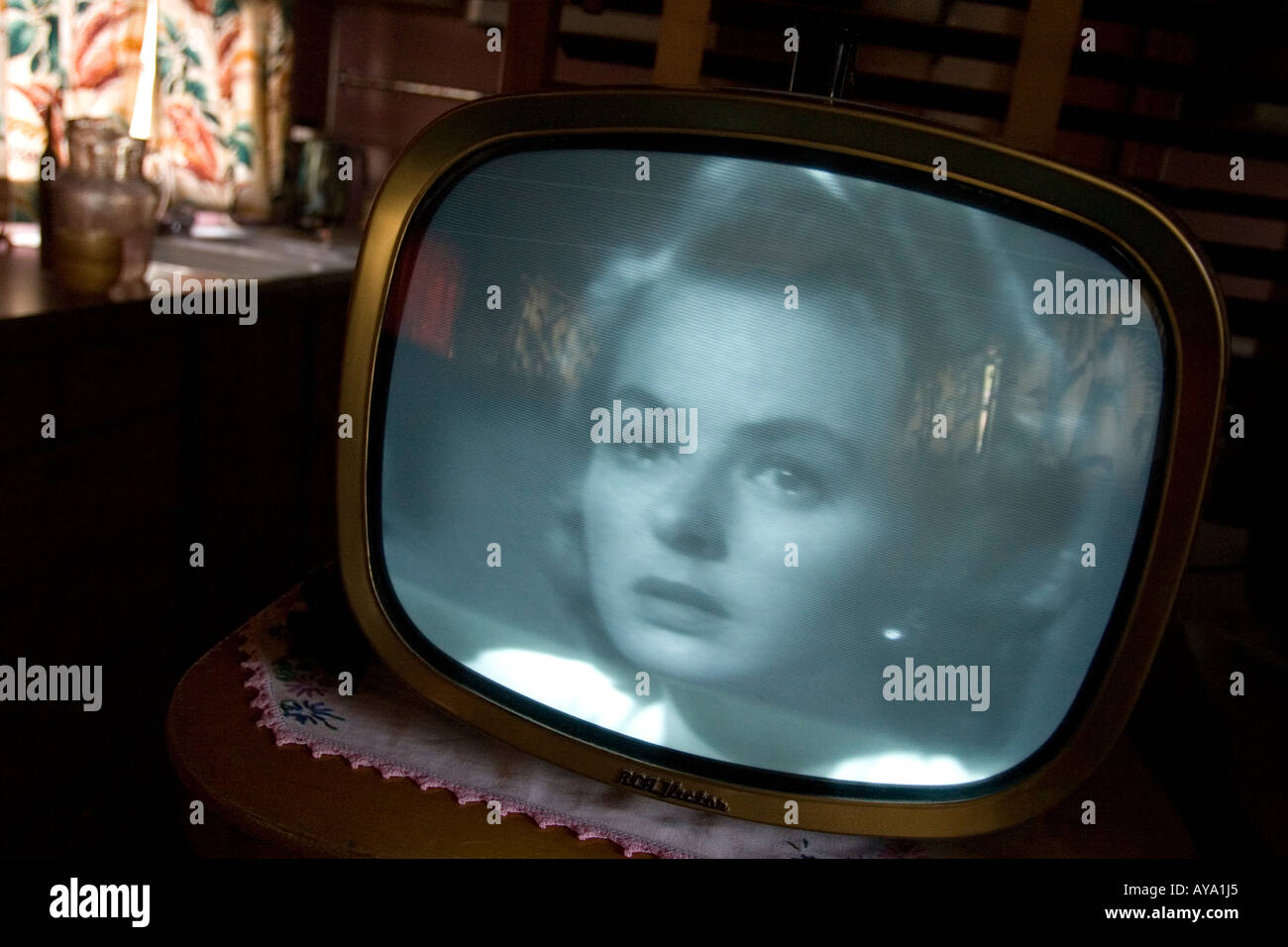 1950s era television hi-res stock photography and images - Alamy