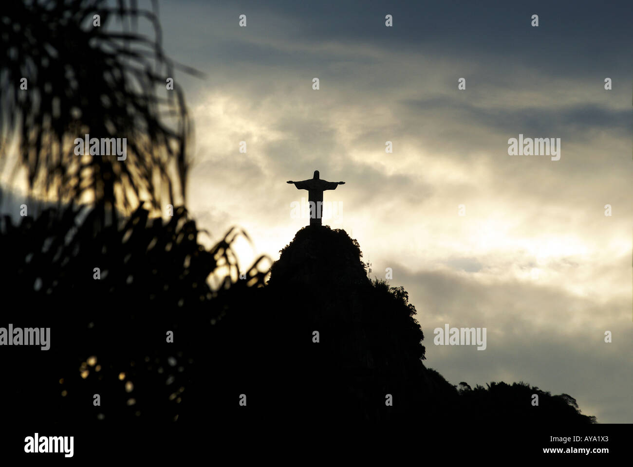 Statue of Christ the Redeemer (Christo Redentor) on Corcovado mountain ...