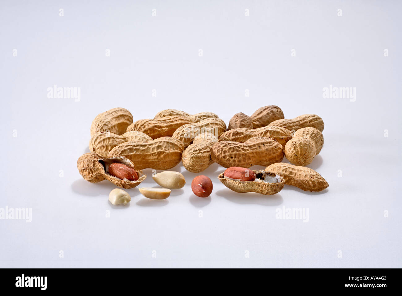 Erdnuesse hi-res stock photography and images - Alamy