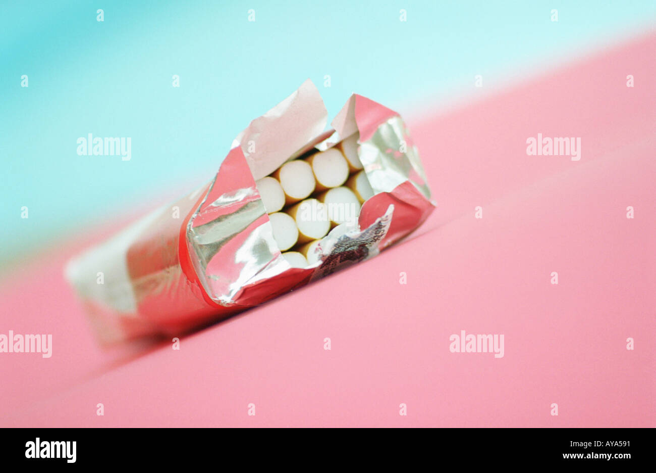 Package of smokes hi-res stock photography and images - Alamy