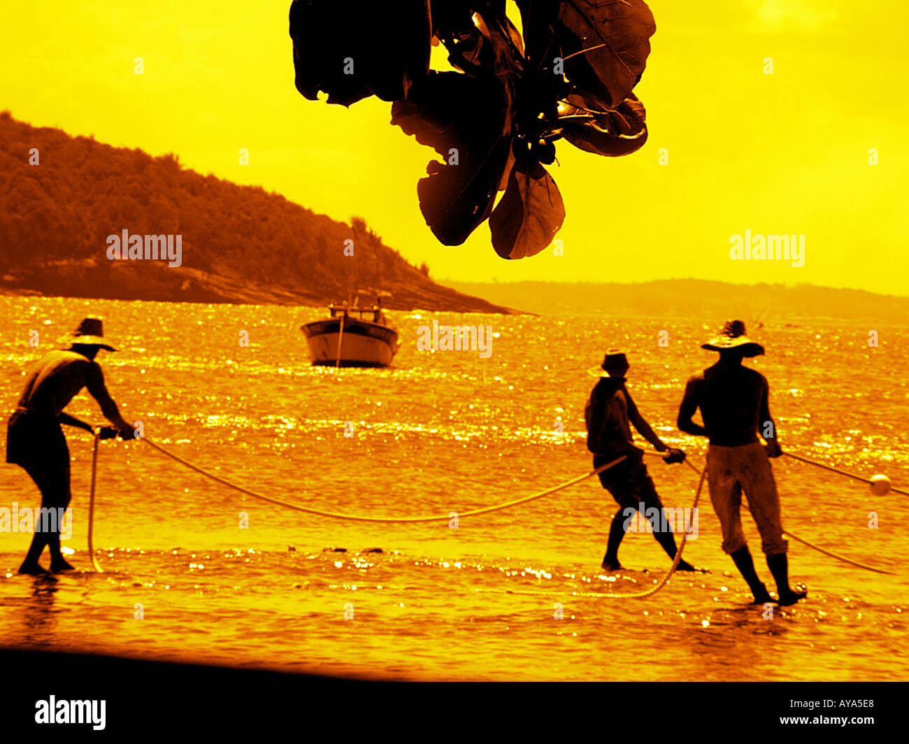 Statue of fishermen and fishing boat Stock Photo - Alamy