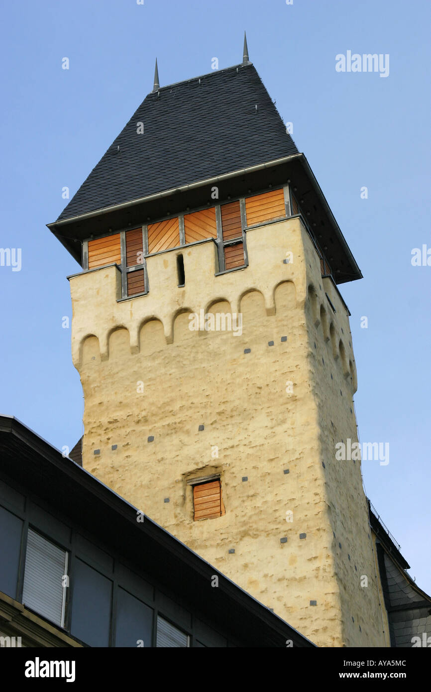 Crooked roof hi-res stock photography and images - Alamy